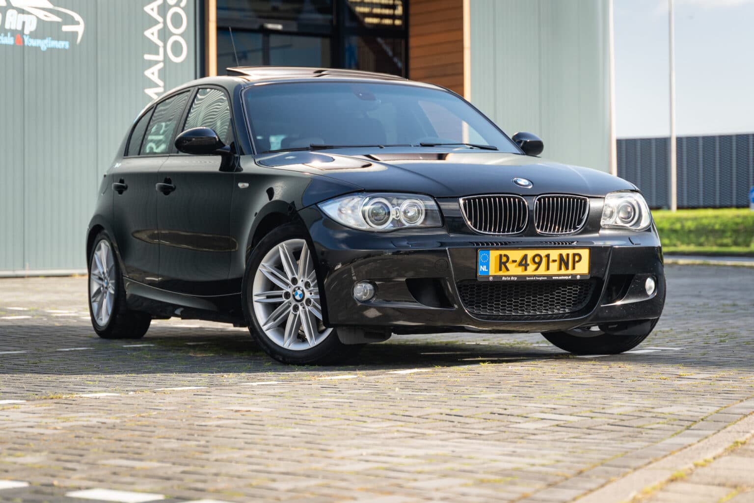 BMW E87 130i M-sport handgeschakeld in eerste lak. | Auto Arp