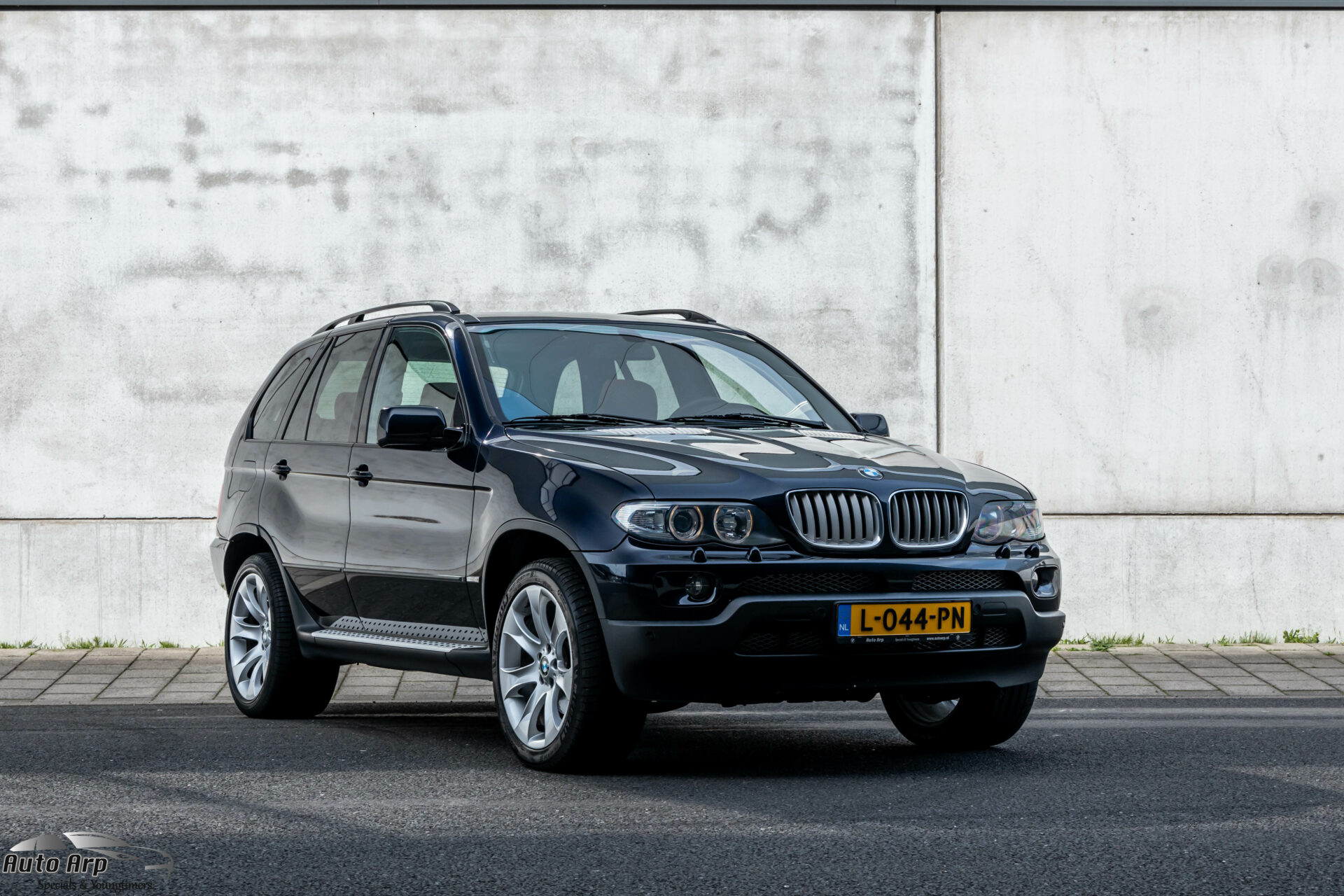 BMW E53 4.4 X5 individual in nieuwstaat | Auto Arp